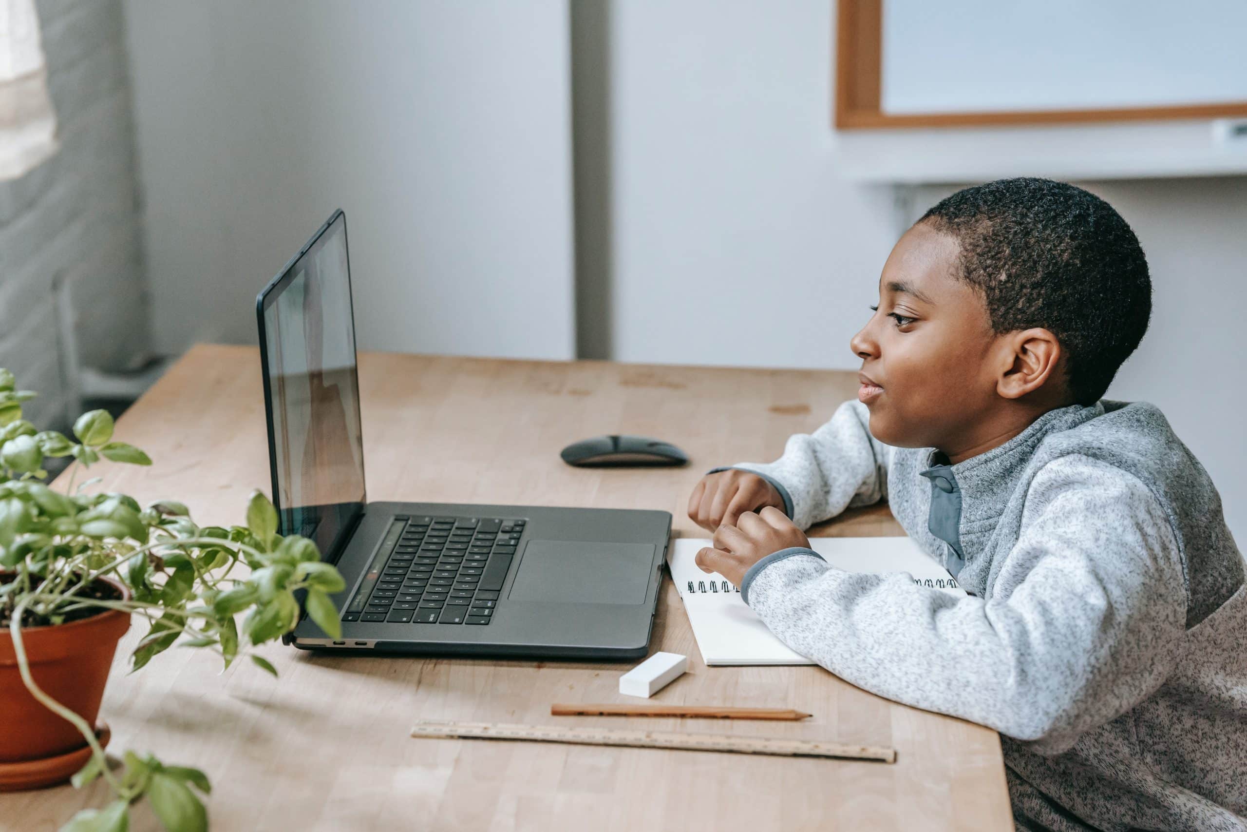 What is a Distraction-Free Device? - Goally