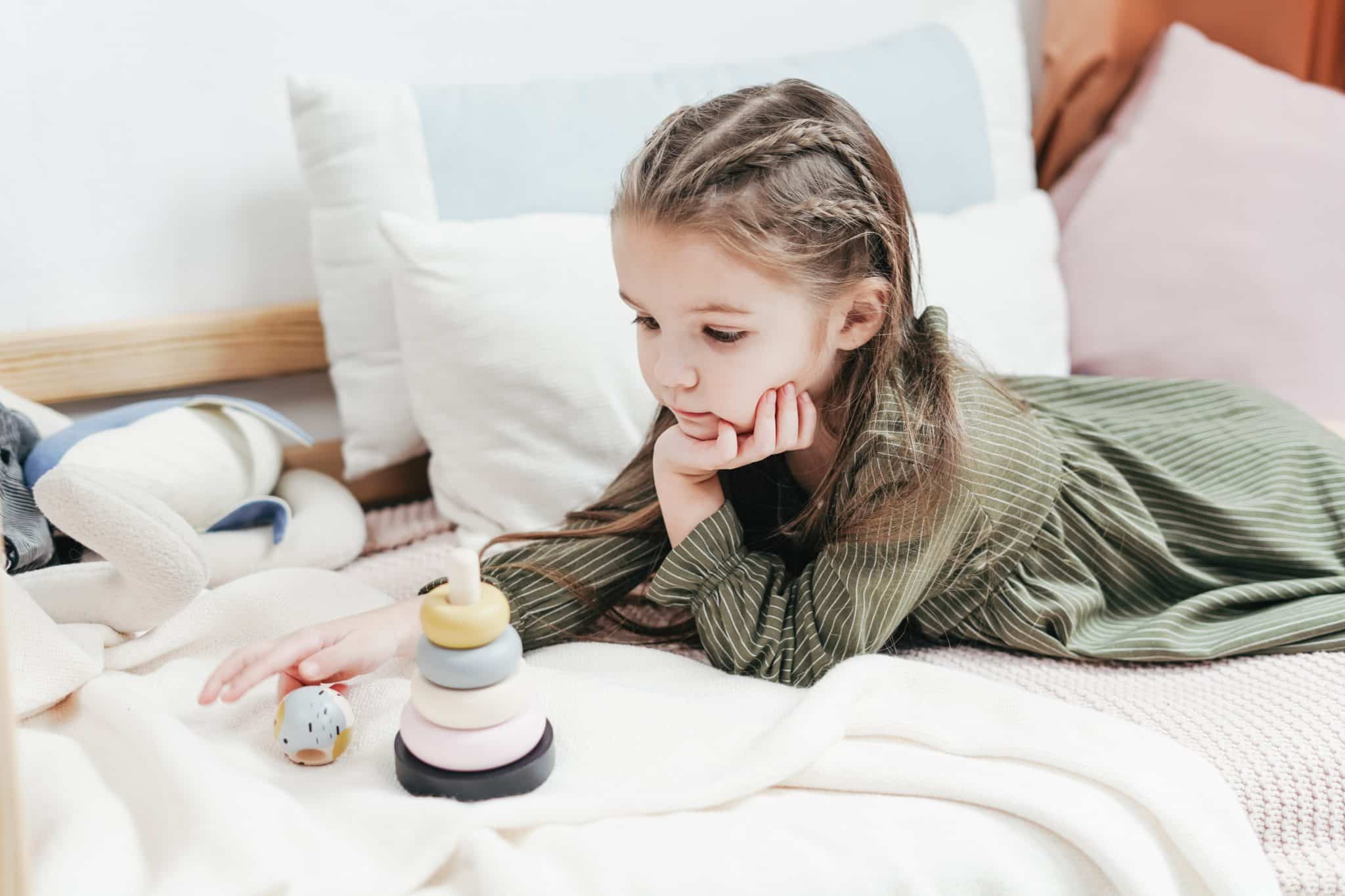 Anxious Avoidant Attachment Style in Kids | 3 Signs - Goally