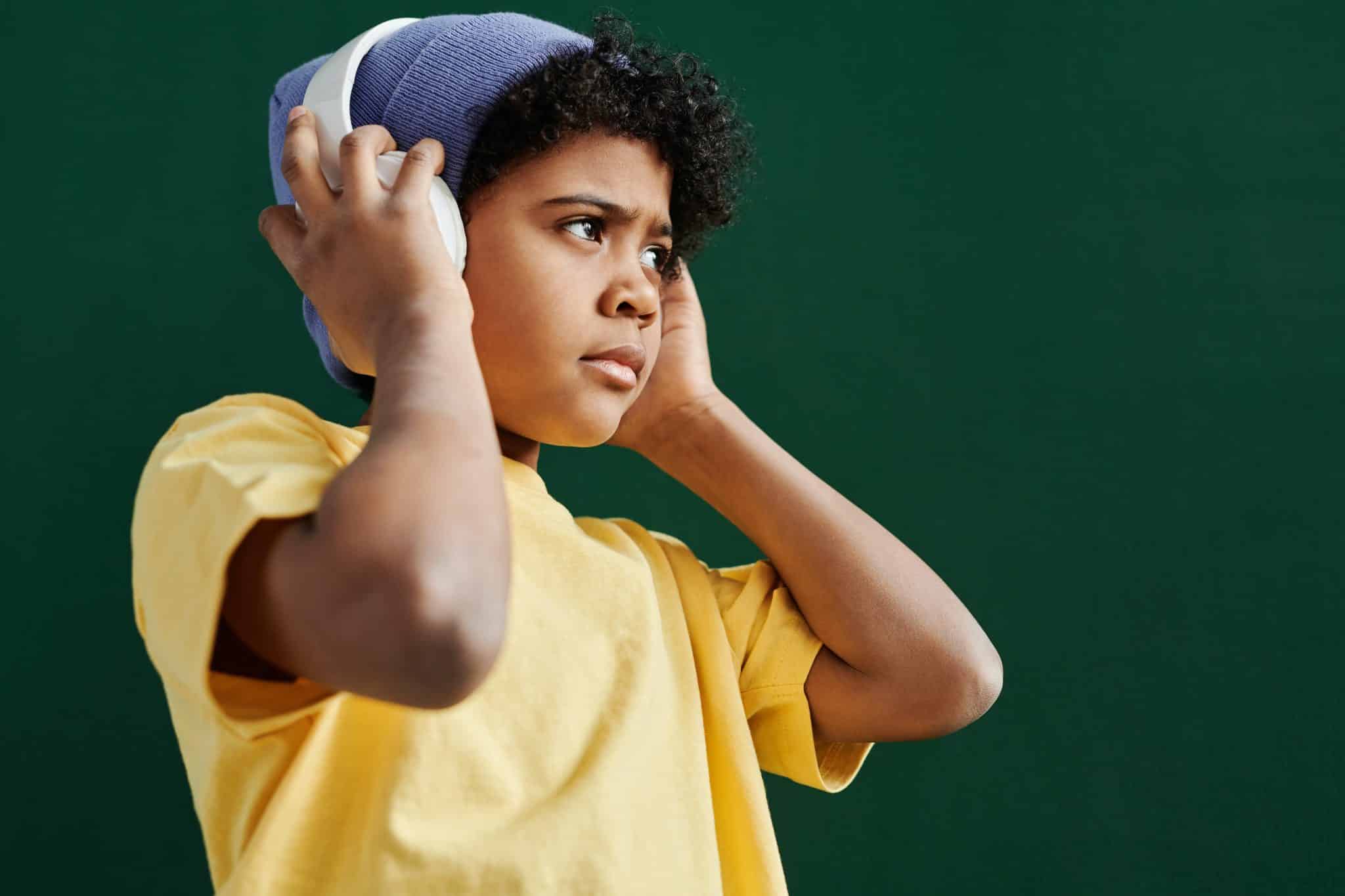Noise Cancelling Headphones For Kids With Autism | How They Help - Goally