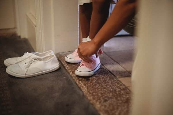 Teach Your Kid How to Put on Shoes - Goally
